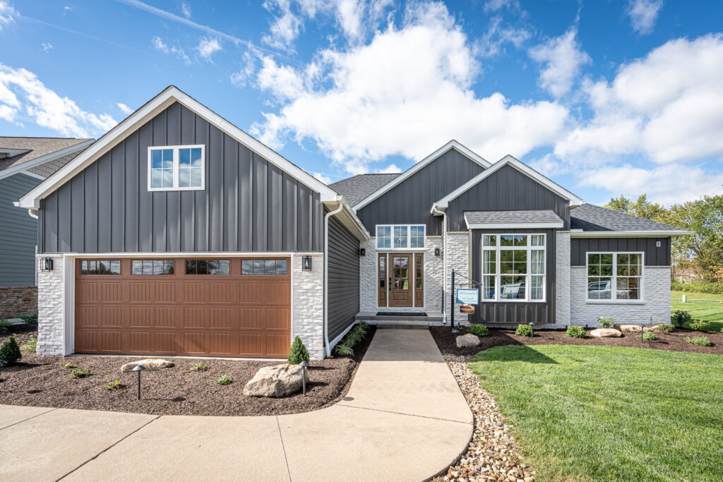 Gettysburg II Contemporary at Portage Model Center - Wayne Homes